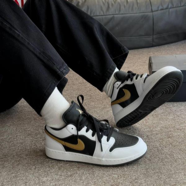 Minhshop.vn - Giày Nike Air Jordan 1 Low GS 'Gold Swoosh' [553560 172]